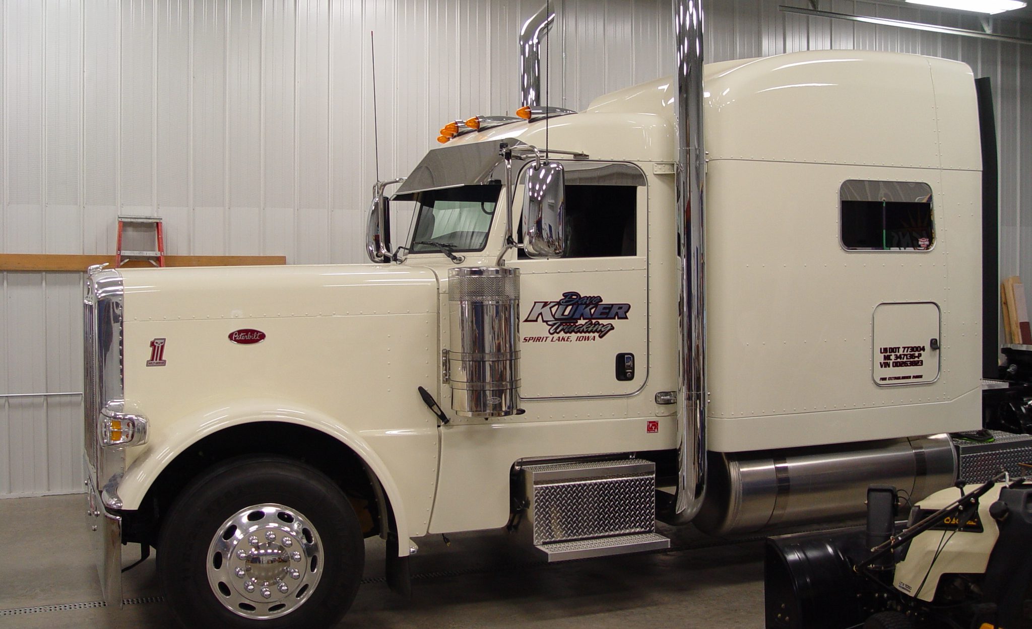 Logo Truck Design